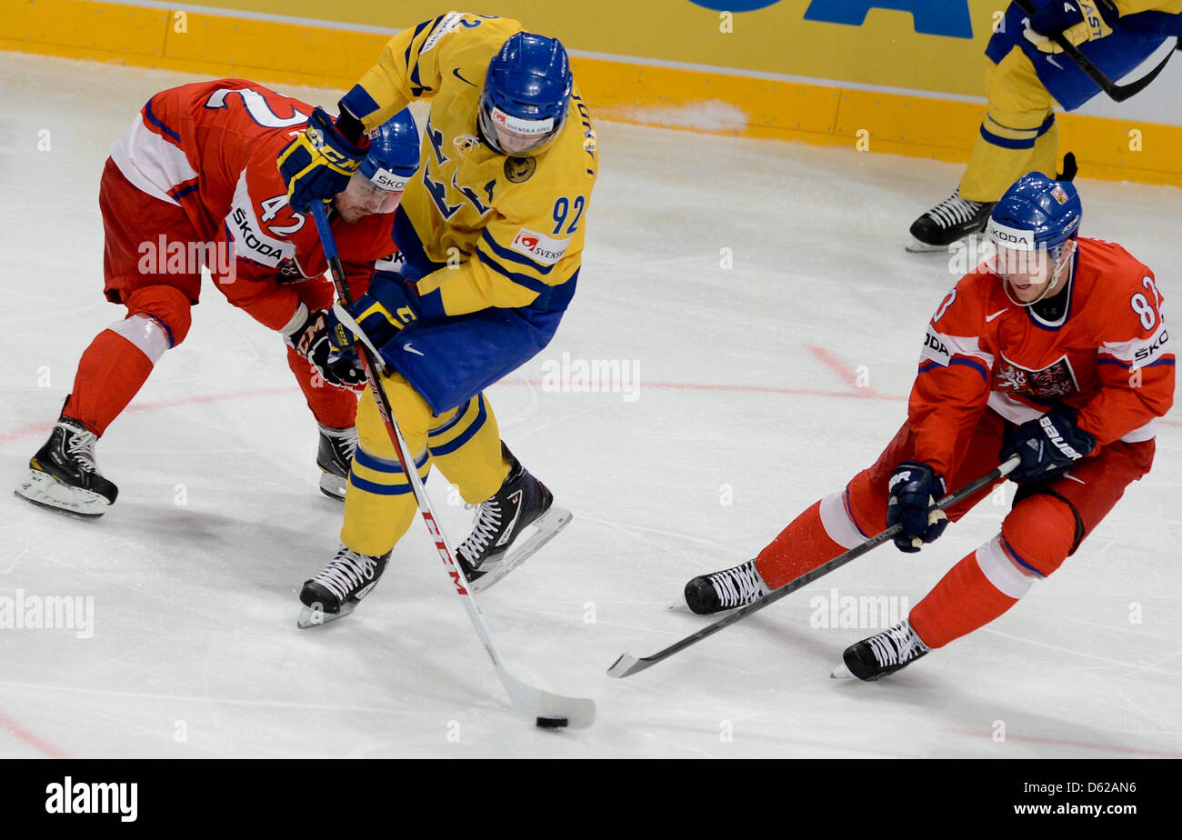 Sweden's Gabriel Landeskog (C) and Czech Petr Koukal (l) and Michal ...