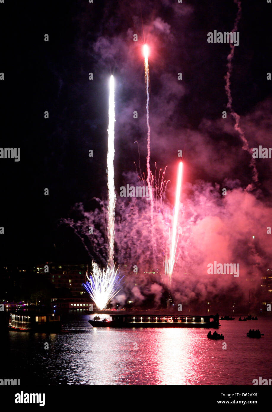 Blossom fireworks hi-res stock photography and images - Alamy