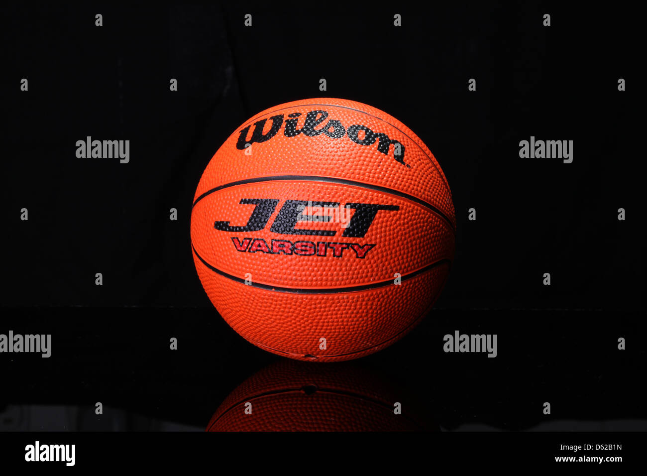 ball, orange, basketball, black, background, reflection Stock Photo - Alamy