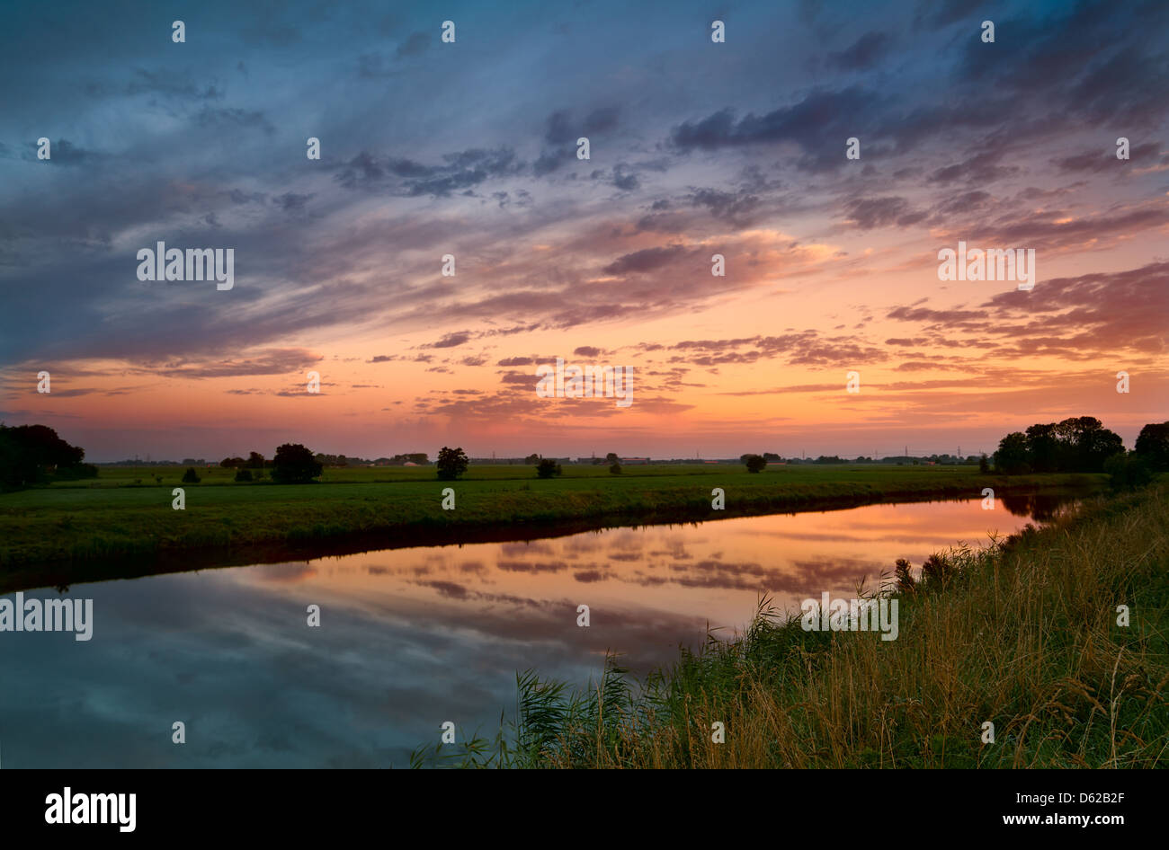 Sun reflect on river water hi-res stock photography and images - Alamy