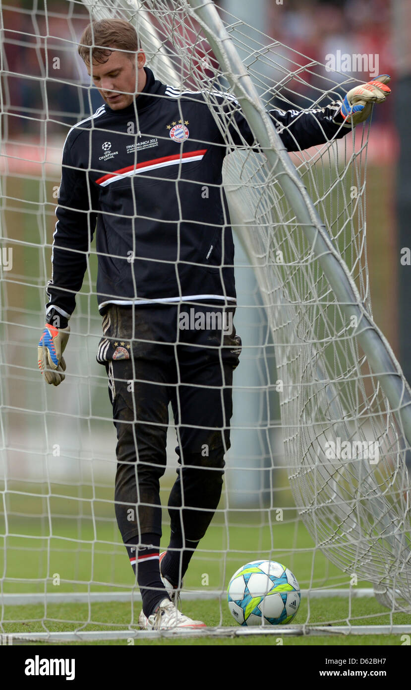 Munich's goalkeeper Manuel Neuer practices during their team's training ...