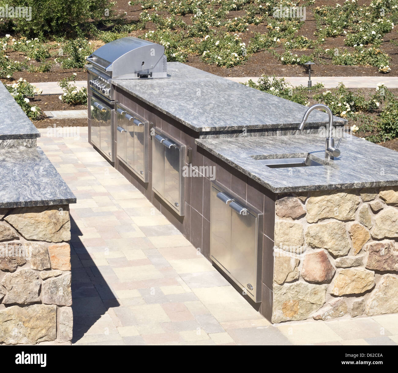 Outdoor kitchen patio hi-res stock photography and images - Alamy