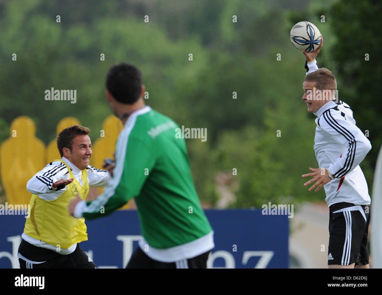 German national soccer players Mario Goetze (L) and Sven Bender ...