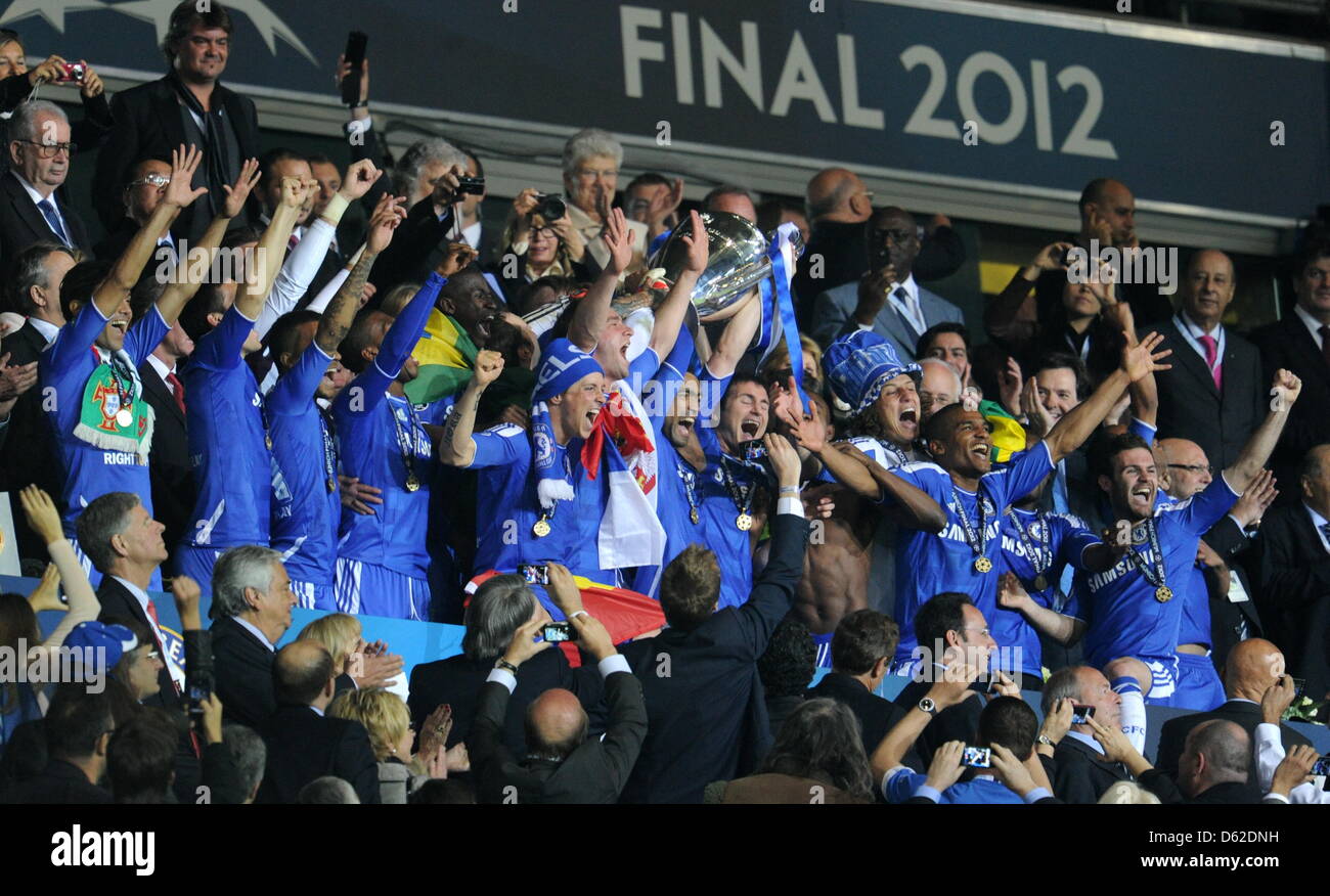 Chelsea players celebrate with the trophy after the UEFA Champions ...