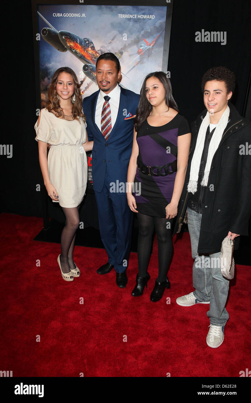 Leo Howard Y Su Familia Leo Howard: El Actor Que Supera A Su Personaje