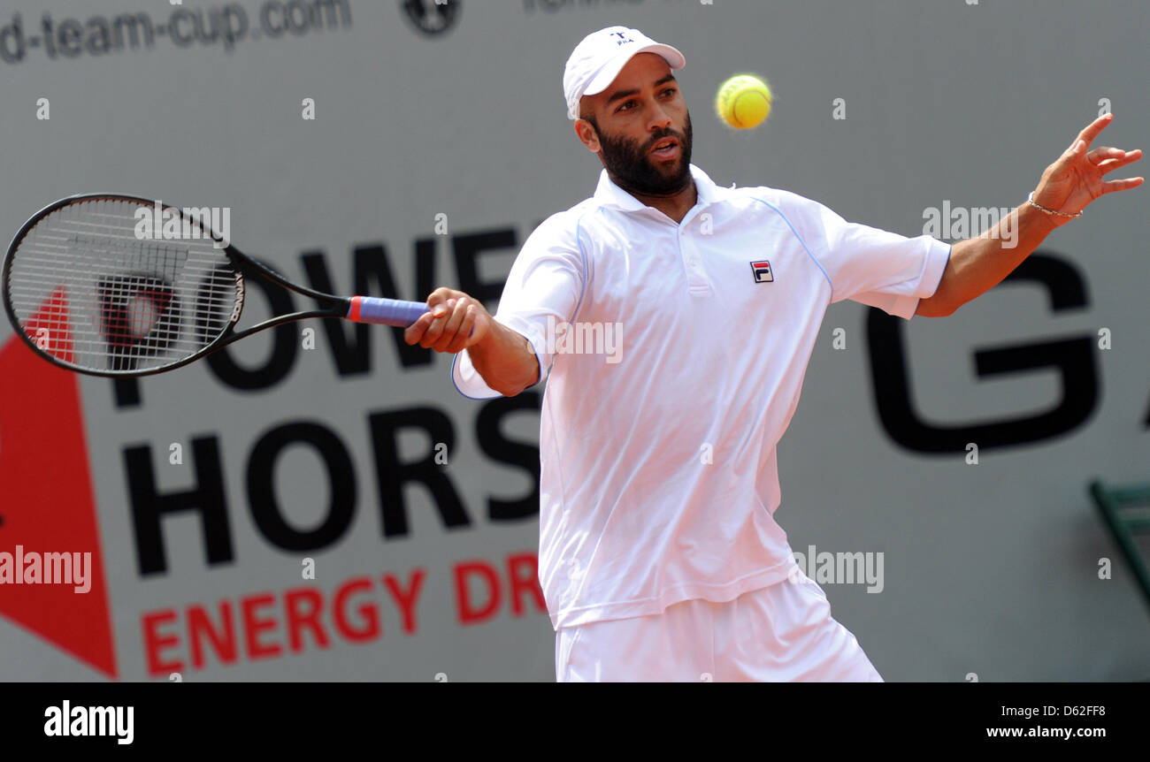 James blake play hi-res stock photography and images - Alamy