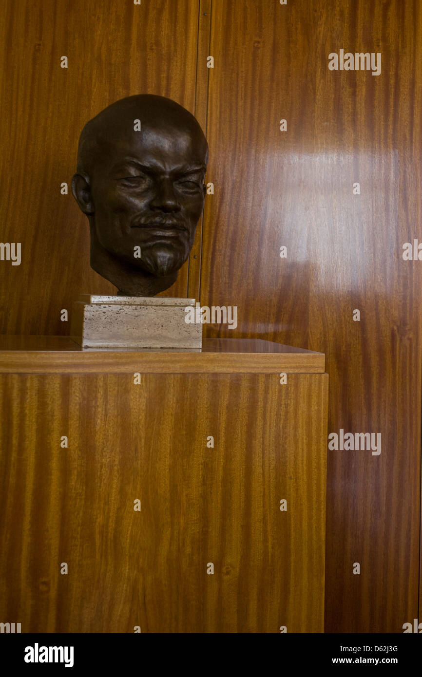 Lenin bust in preserved office of former Minister in charge of GDR ...