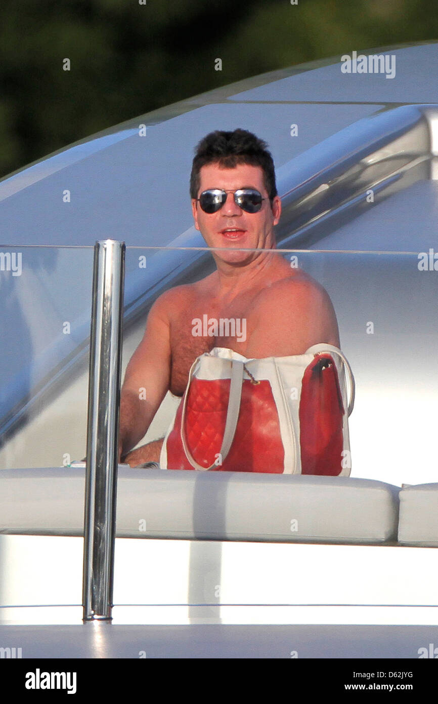 Simon Cowell lounging on his yacht, 'Slipstream' Celebrities relaxing ...