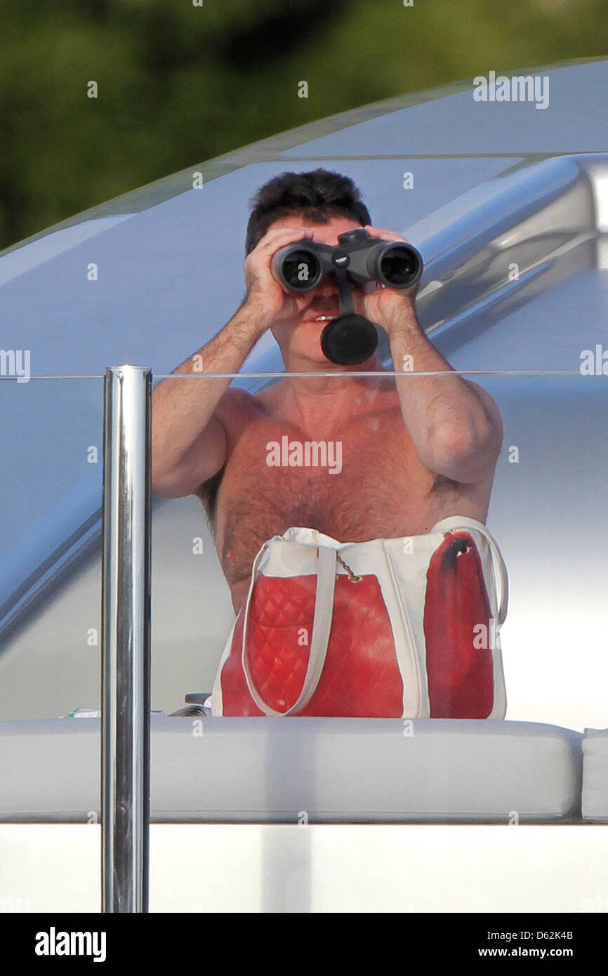 Simon Cowell taking a look through binoculars Celebrities relaxing on ...