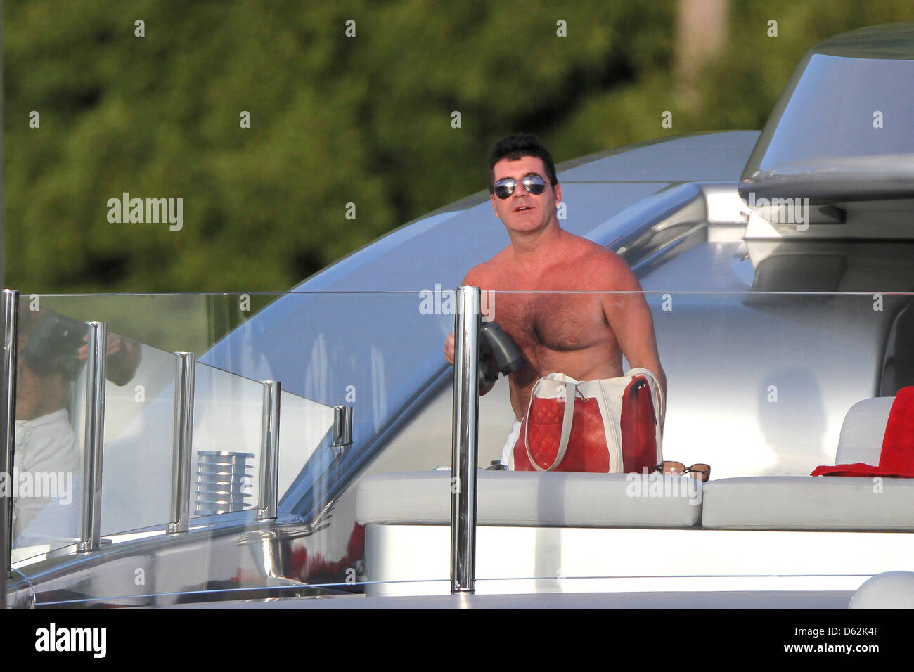 Simon Cowell lounging on his yacht, 'Slipstream' Celebrities relaxing ...