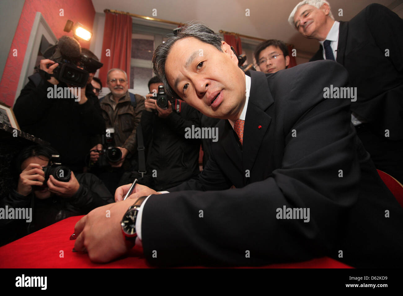 Kong Quan, Chinese Ambassador to France commemorates the 48th ...