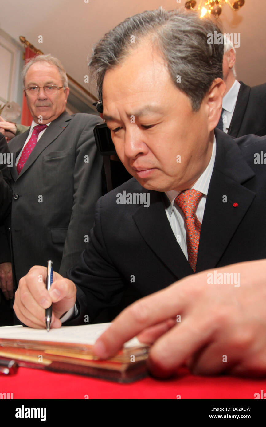 Kong Quan, Chinese Ambassador to France commemorates the 48th ...
