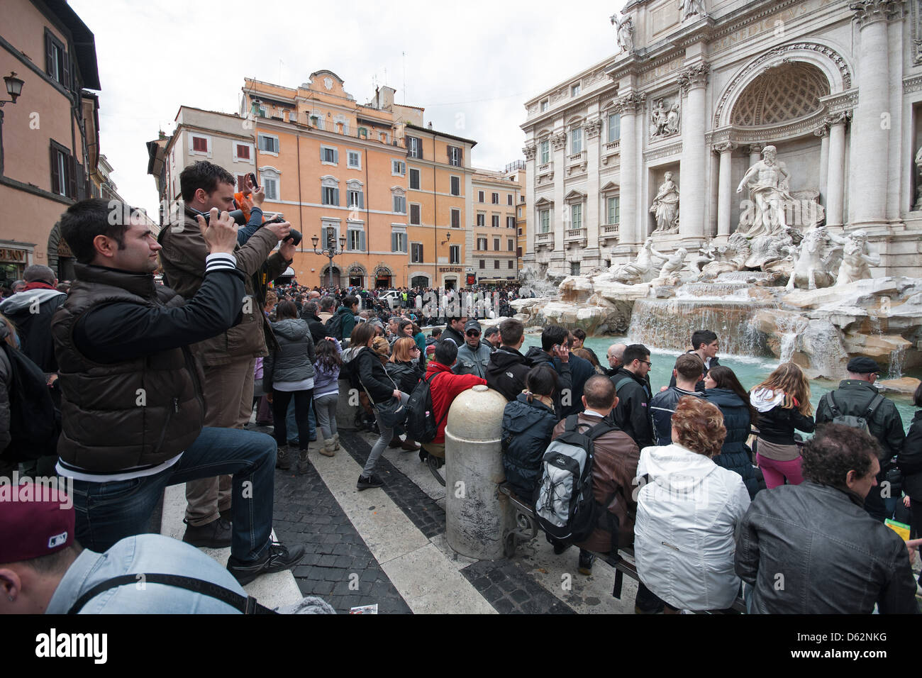 Overcrowding vacation tourism hi-res stock photography and images - Alamy