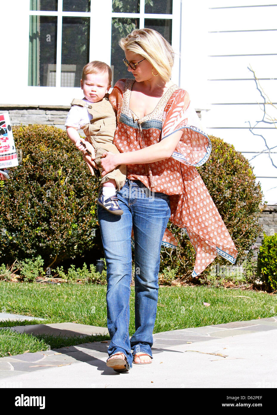 Ali Larter carries her son Theodore Hayes MacArthur to visit a friend ...