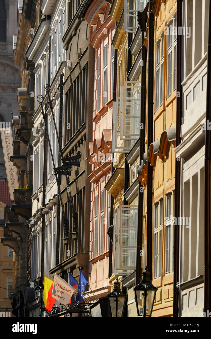 Facades with windows in Prague's Old Town. Malostranské námestí Stock ...