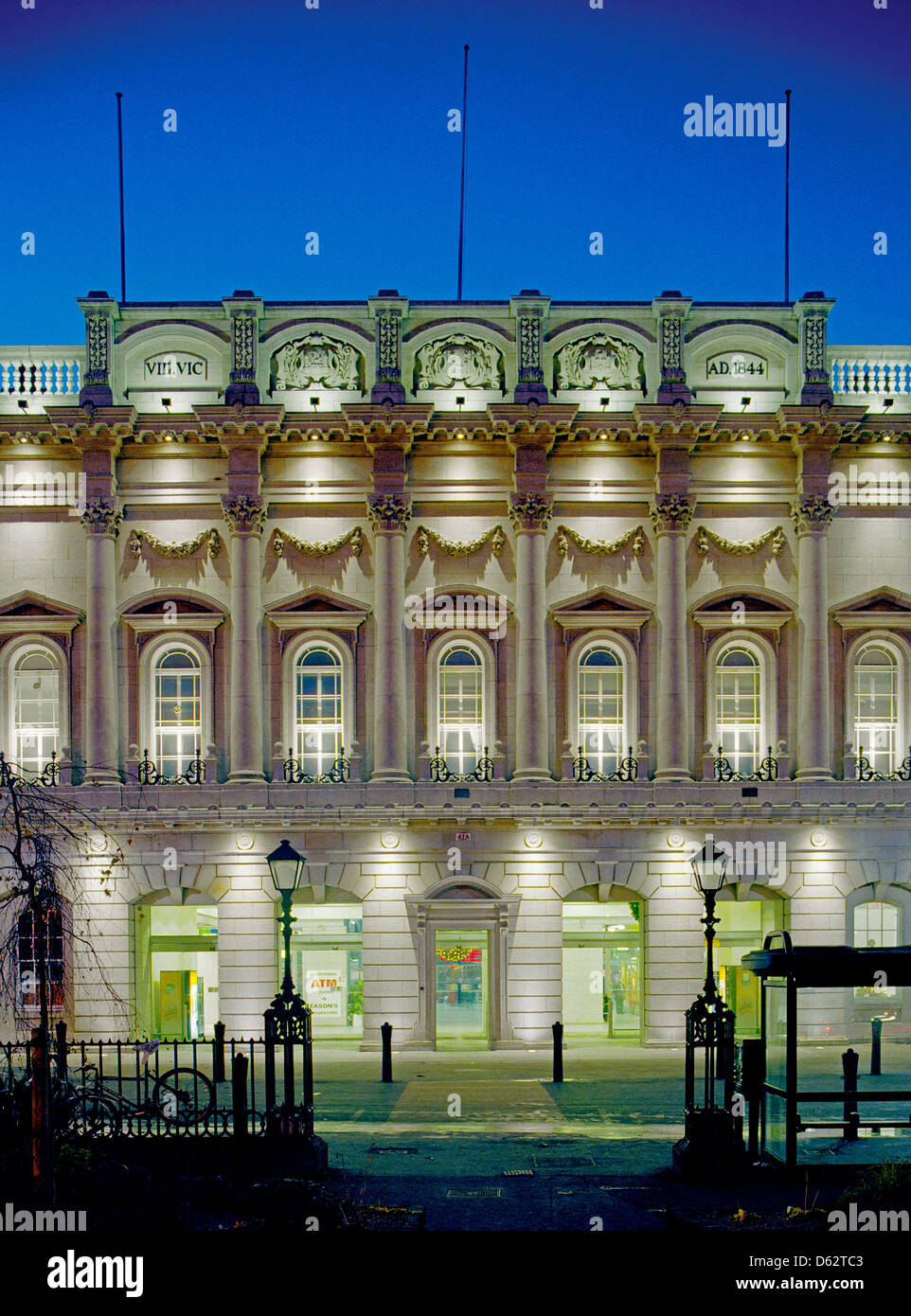 The neo-classical facade of the Victorian-built Heuston railway station ...