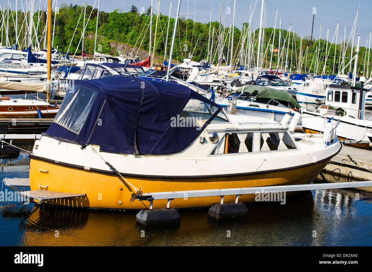 Yellow motor yacht hi-res stock photography and images - Alamy