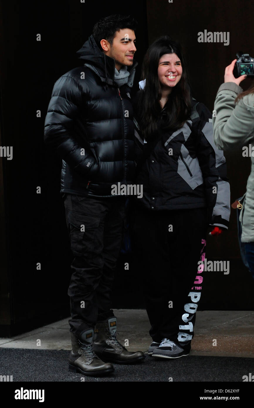Joe Jonas posing with fans outside of his Manhattan Hotel New York City ...