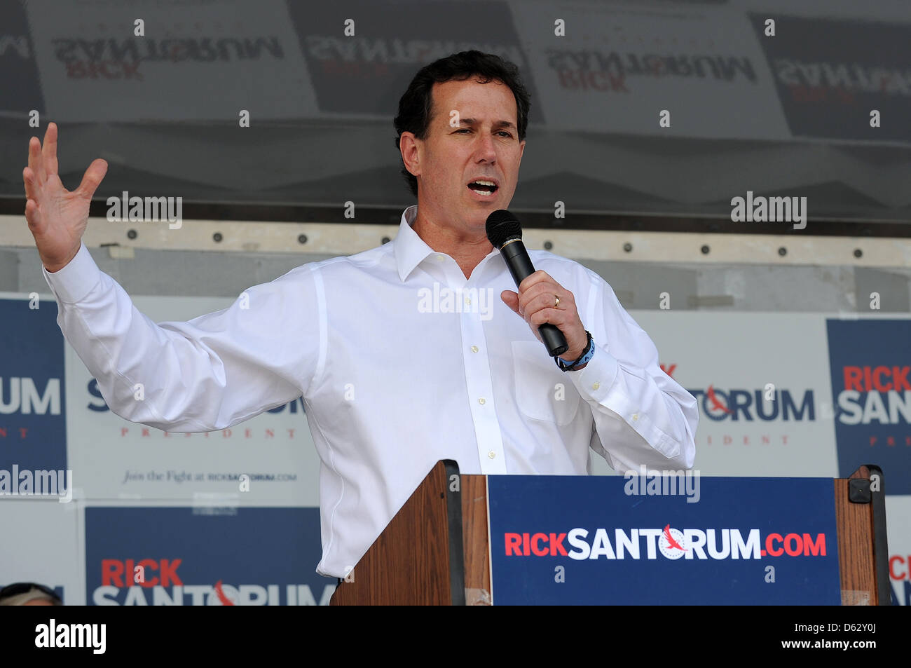 Republican Presidential Candidate Rick Santorum appears at a Rally at ...