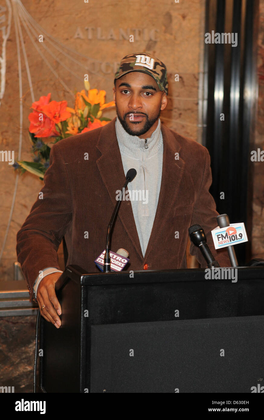 Former New York Giants Receiver and Super Bowl Hero David Tyree assists ...