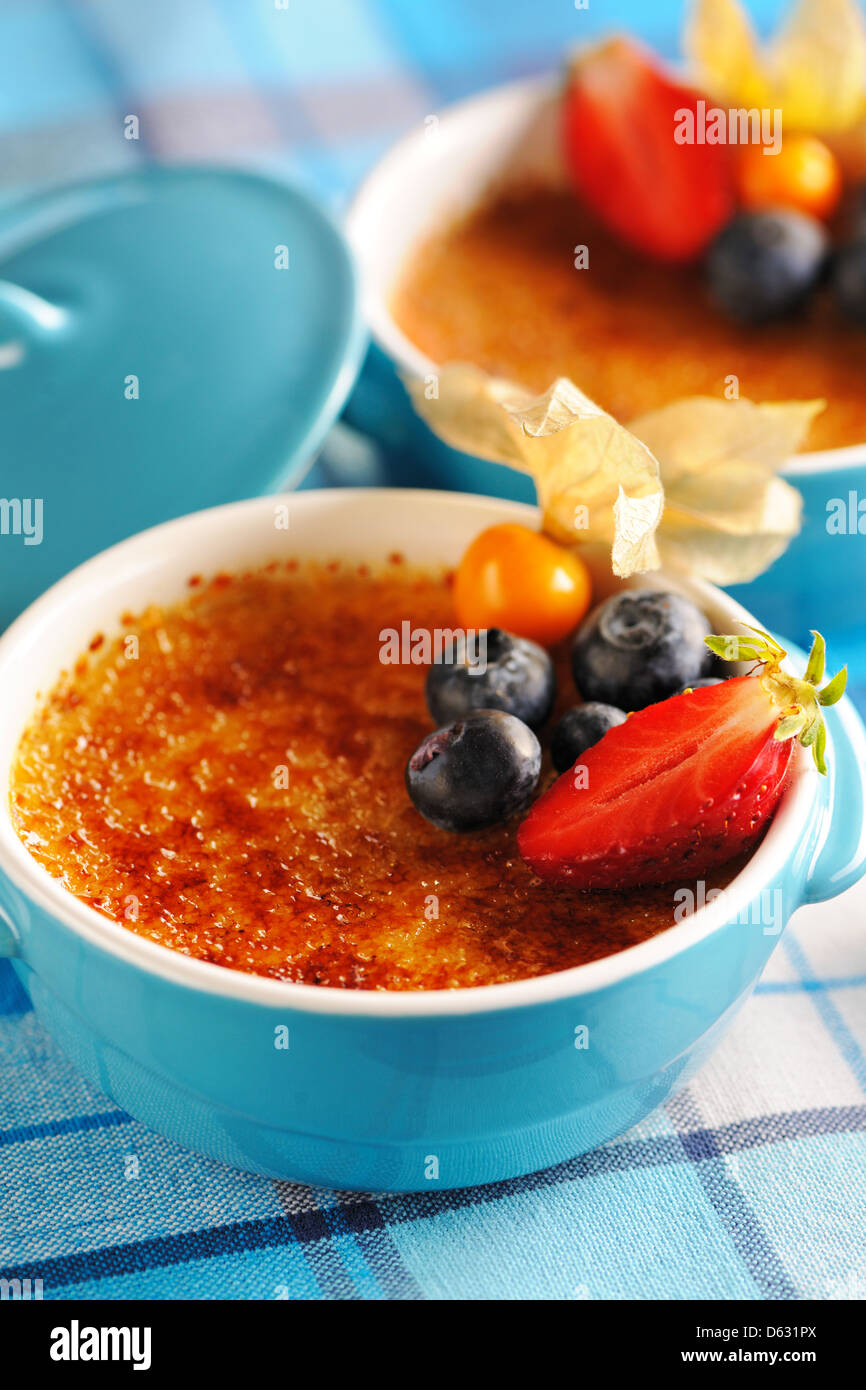 Creme brulee (cream brulee, burnt cream Stock Photo - Alamy