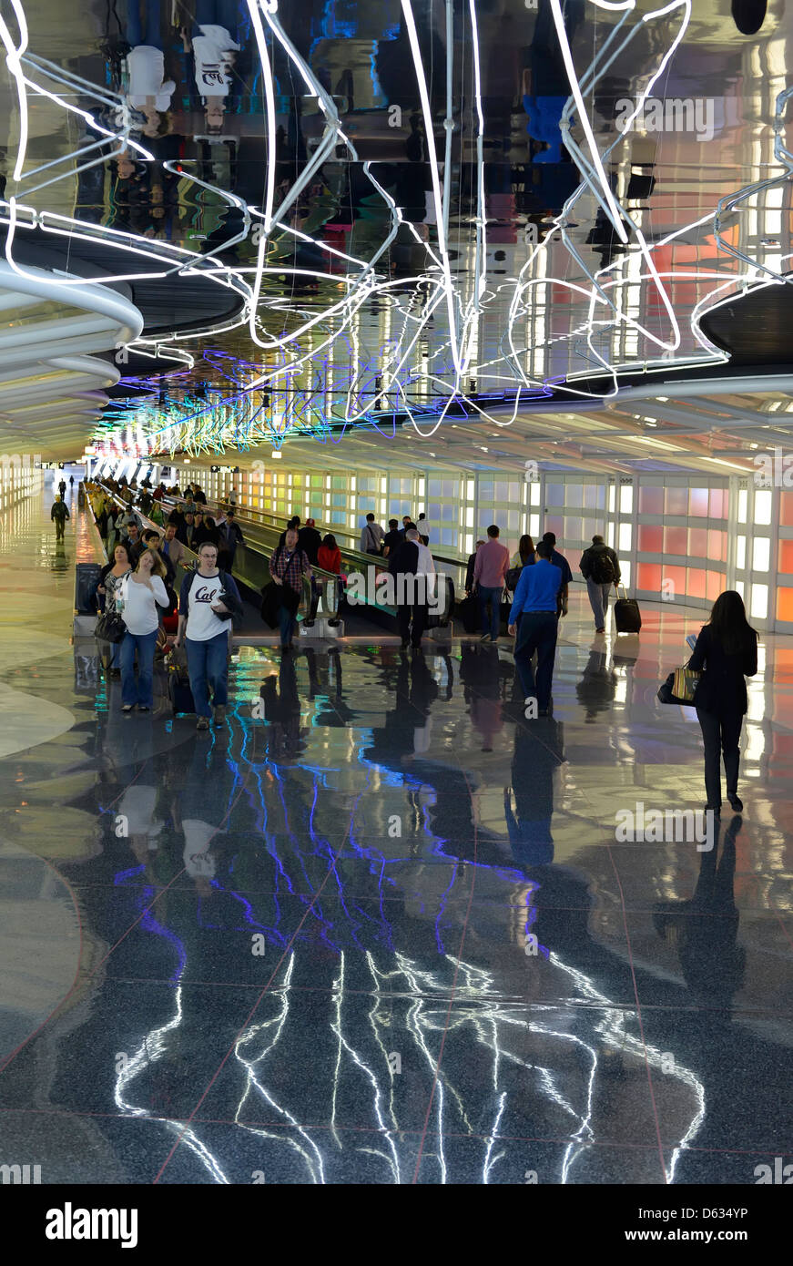Travelers in the subterranean corridor in Chicago's O'Hare ...