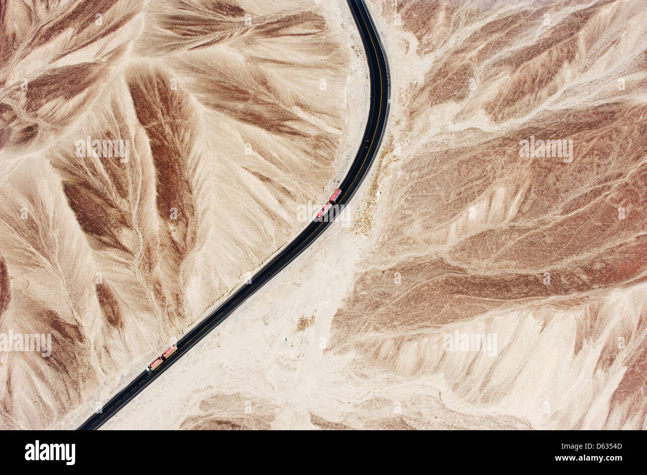 desert highway, Nasca, Unesco World Heritage Site, Peru, South America ...