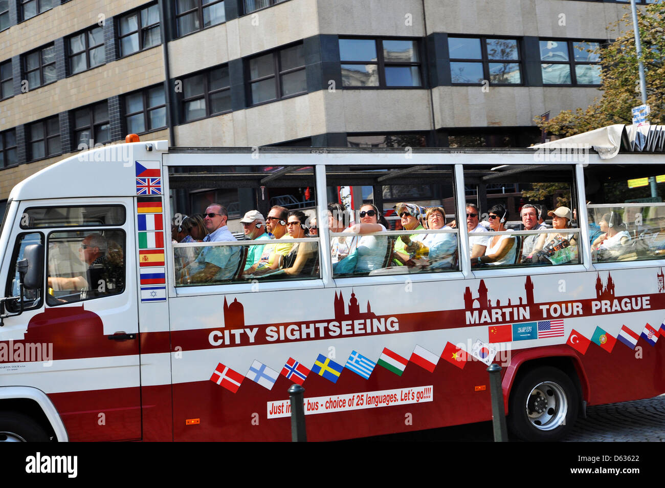 Bus sightseeing hi-res stock photography and images - Alamy