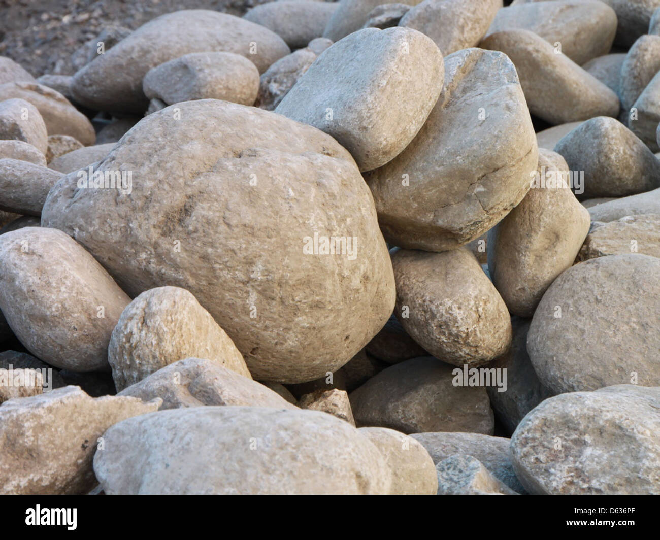 Round boulders hi-res stock photography and images - Alamy