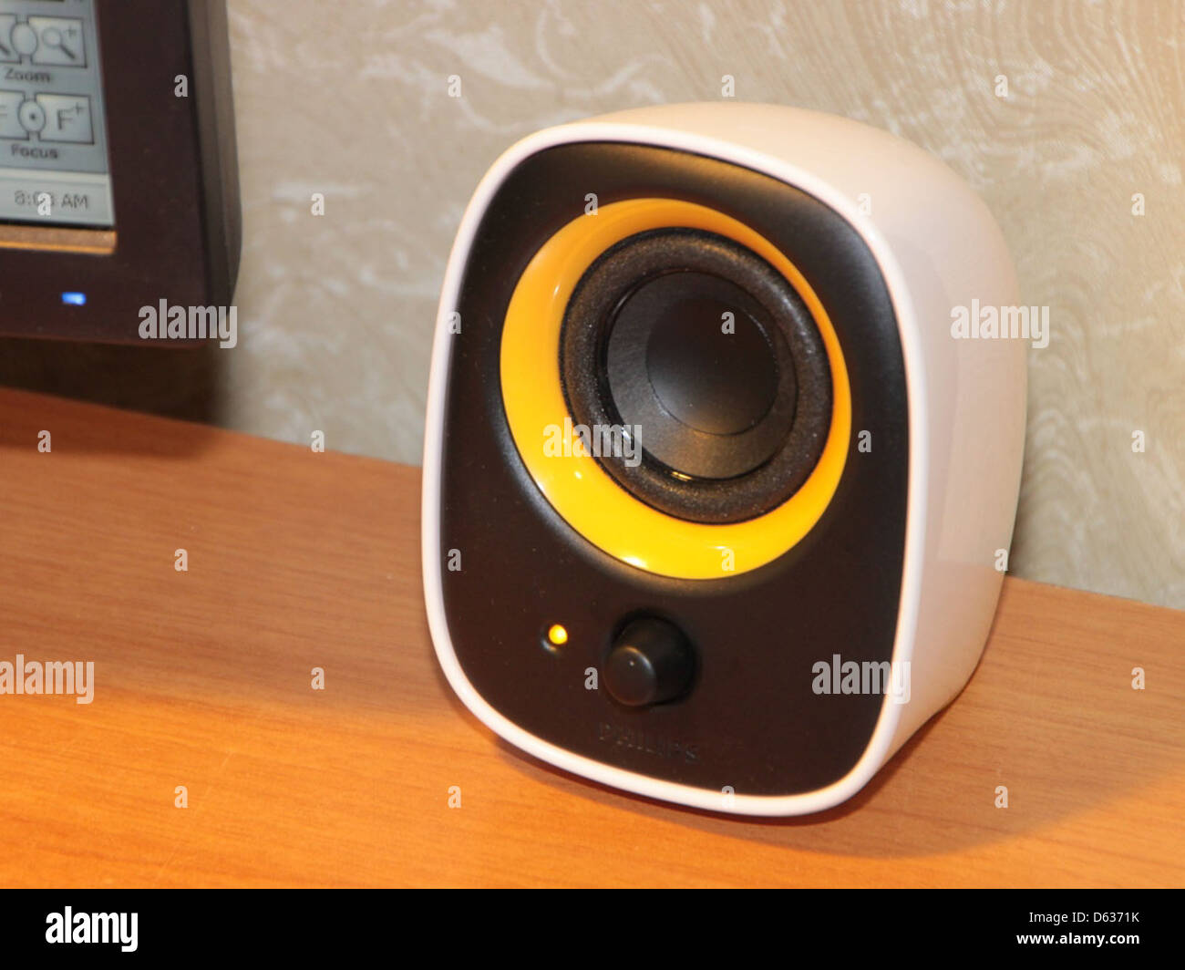 This image features a set of Philips notebook USB speakers. These ...