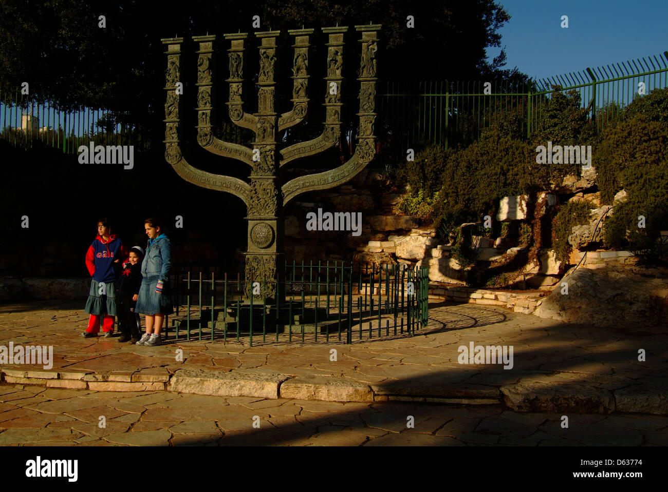 Menorah sculpture jerusalem hi-res stock photography and images - Alamy