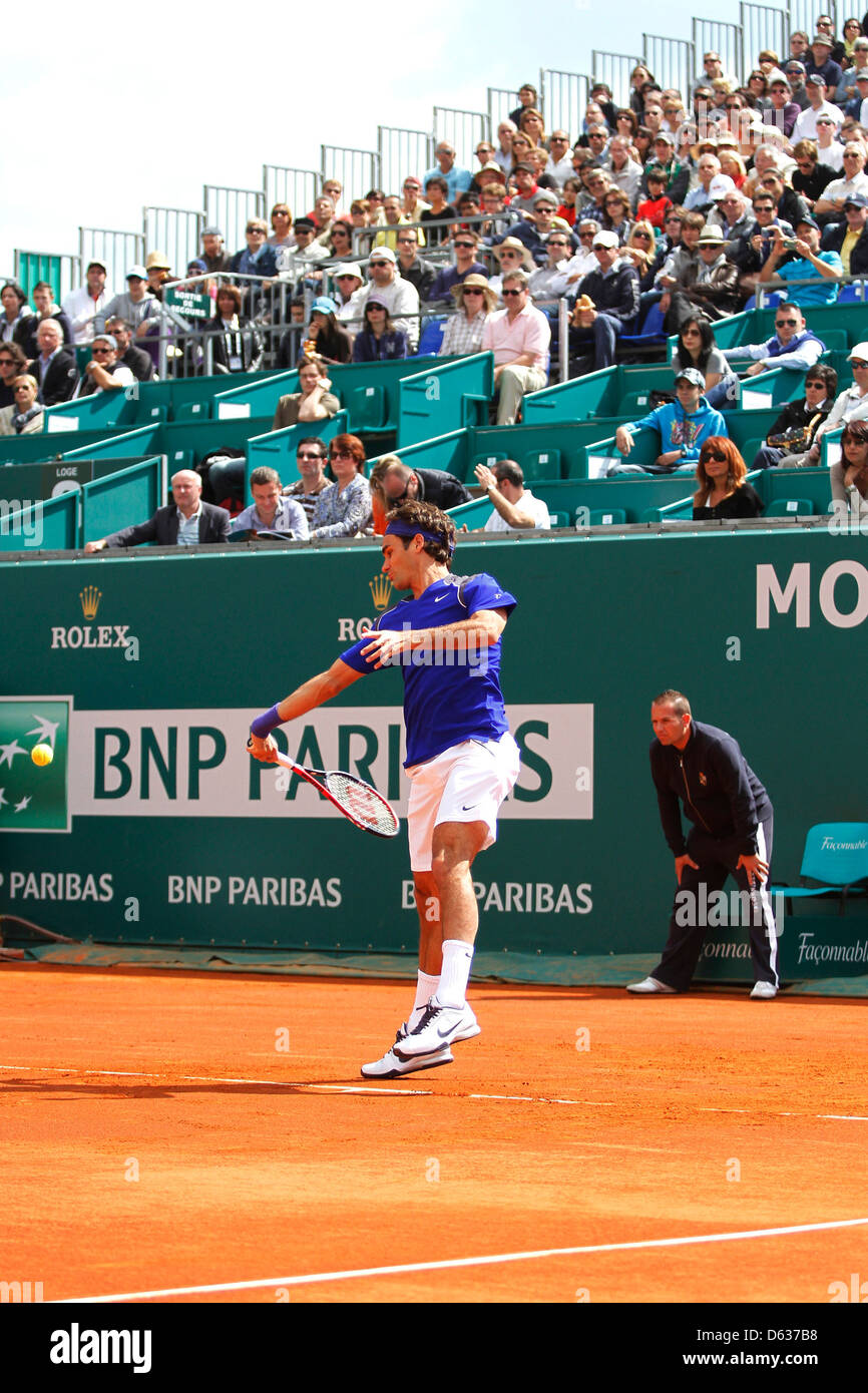 Roger Federer playing against Juergen Melzer at the Monte Carlo Masters ...