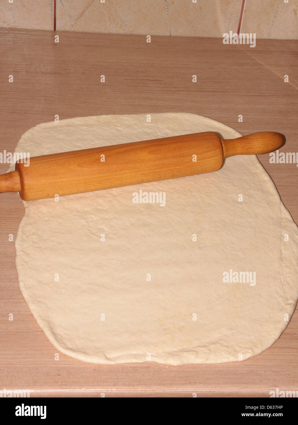 An instructional image showing how to make pizza, focusing on the ...