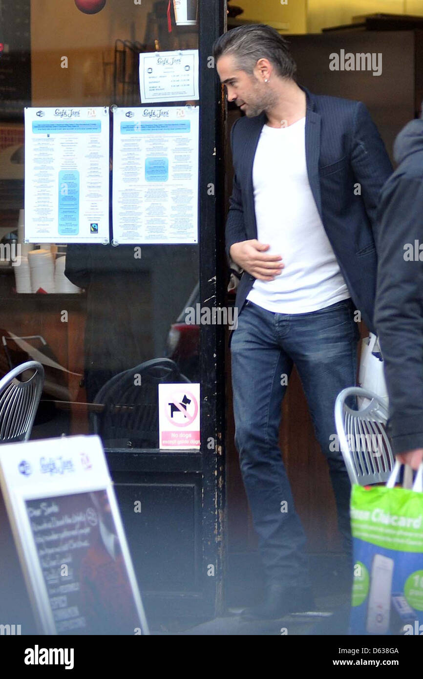 Colin Farrell joins his brother Eamon Farrell and mother Rita Farrell ...
