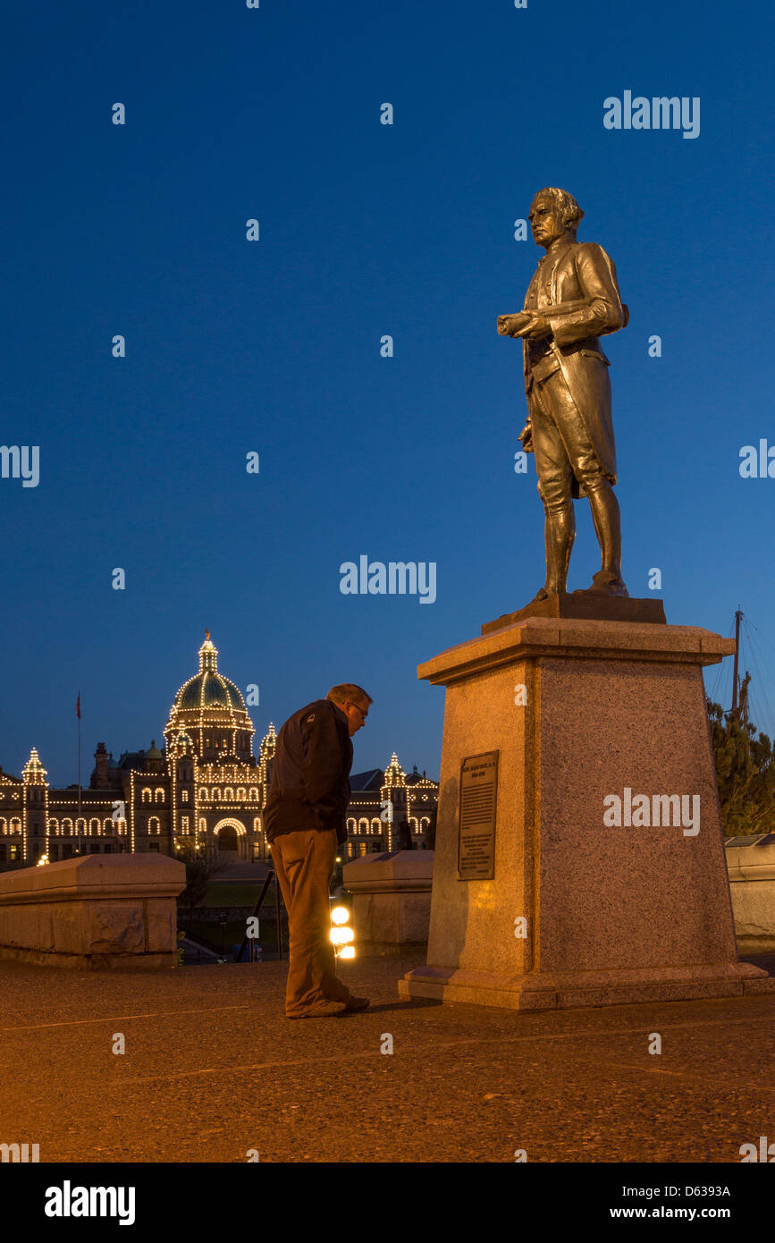 Captain cook statue victoria hi-res stock photography and images - Alamy