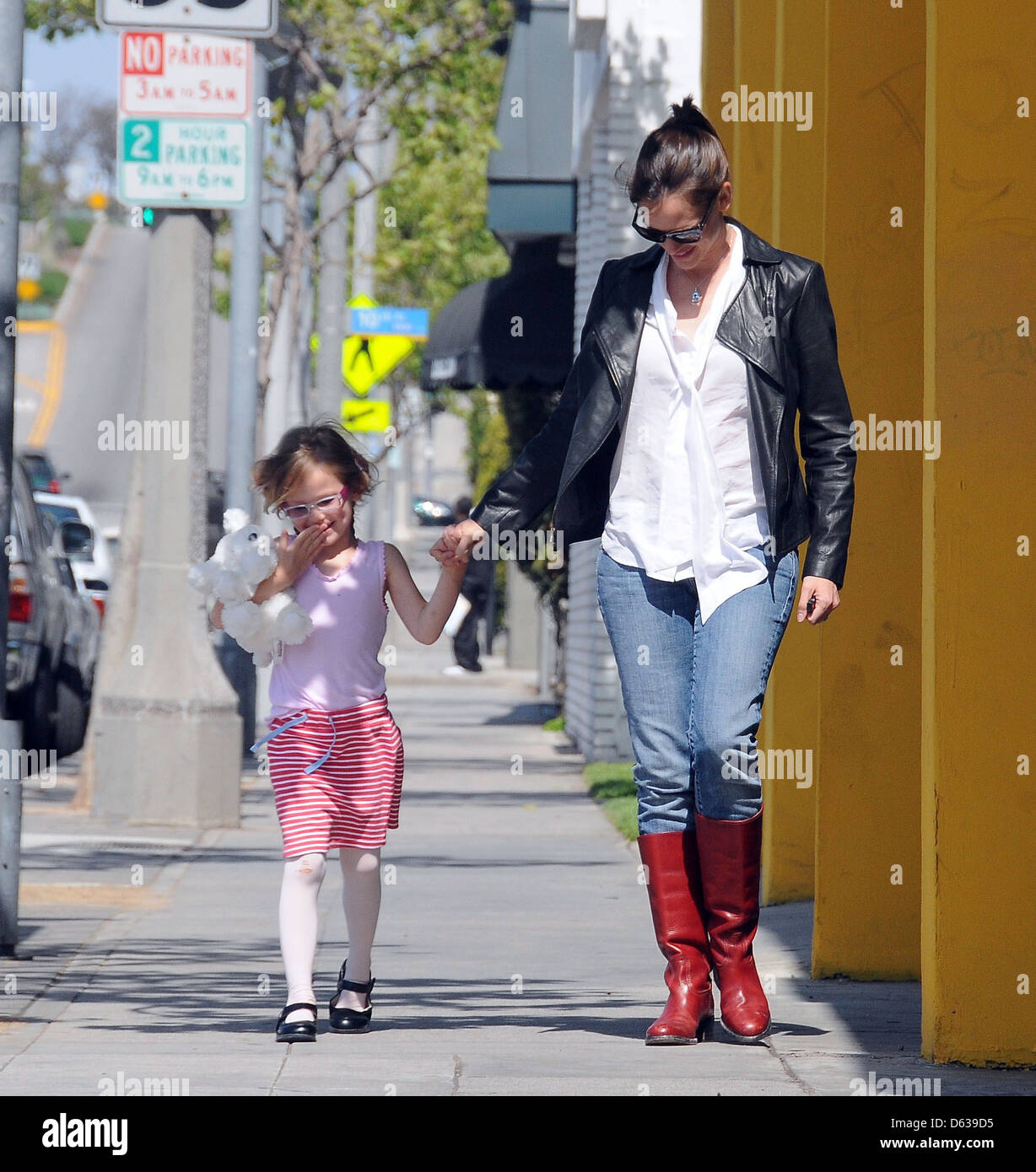 Jennifer Garner and her daughter Violet Affleck out and about in Santa ...