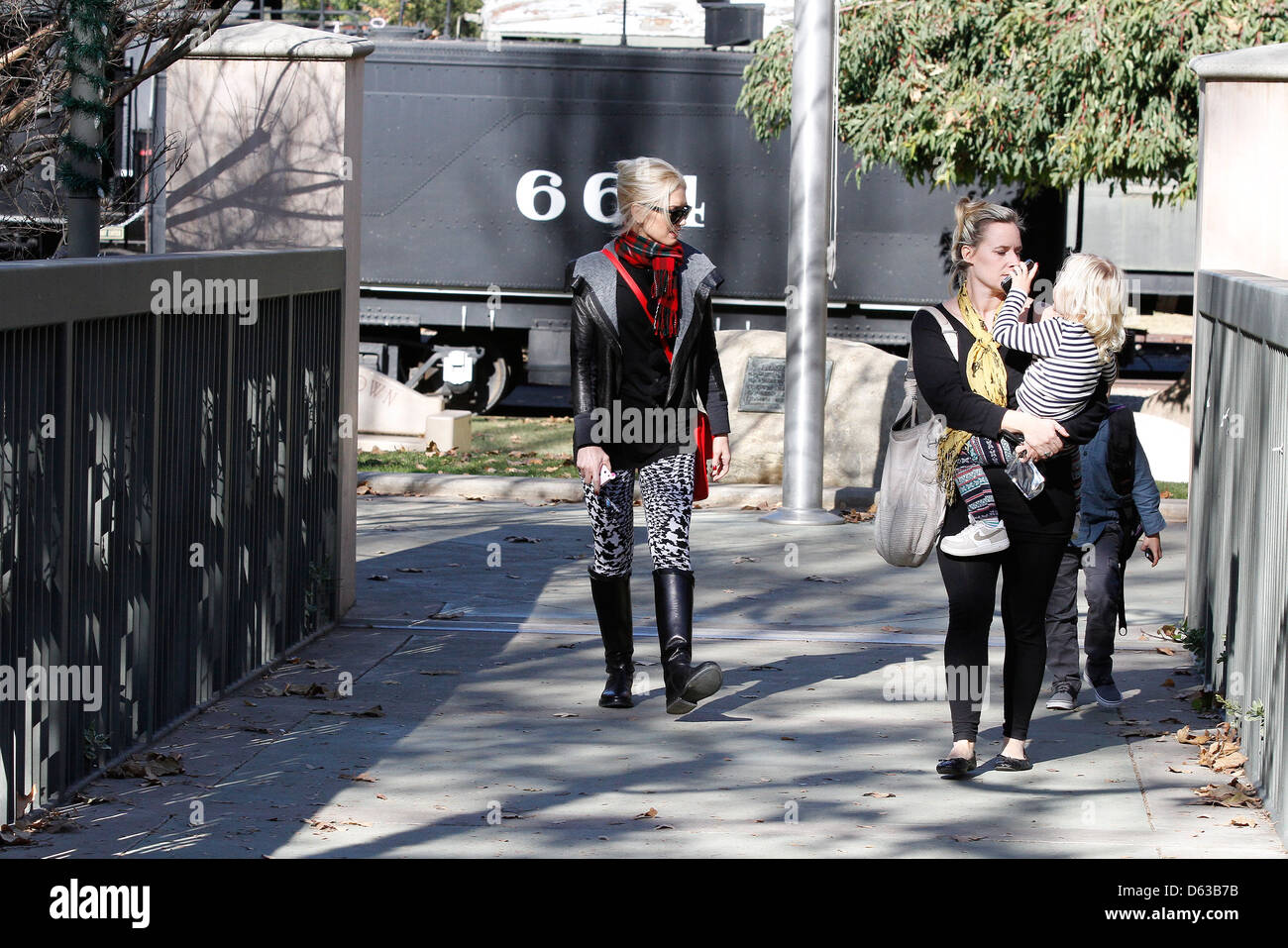 Gwen Stefani enjoys a day in Griffith Park with her sons Zuma and ...