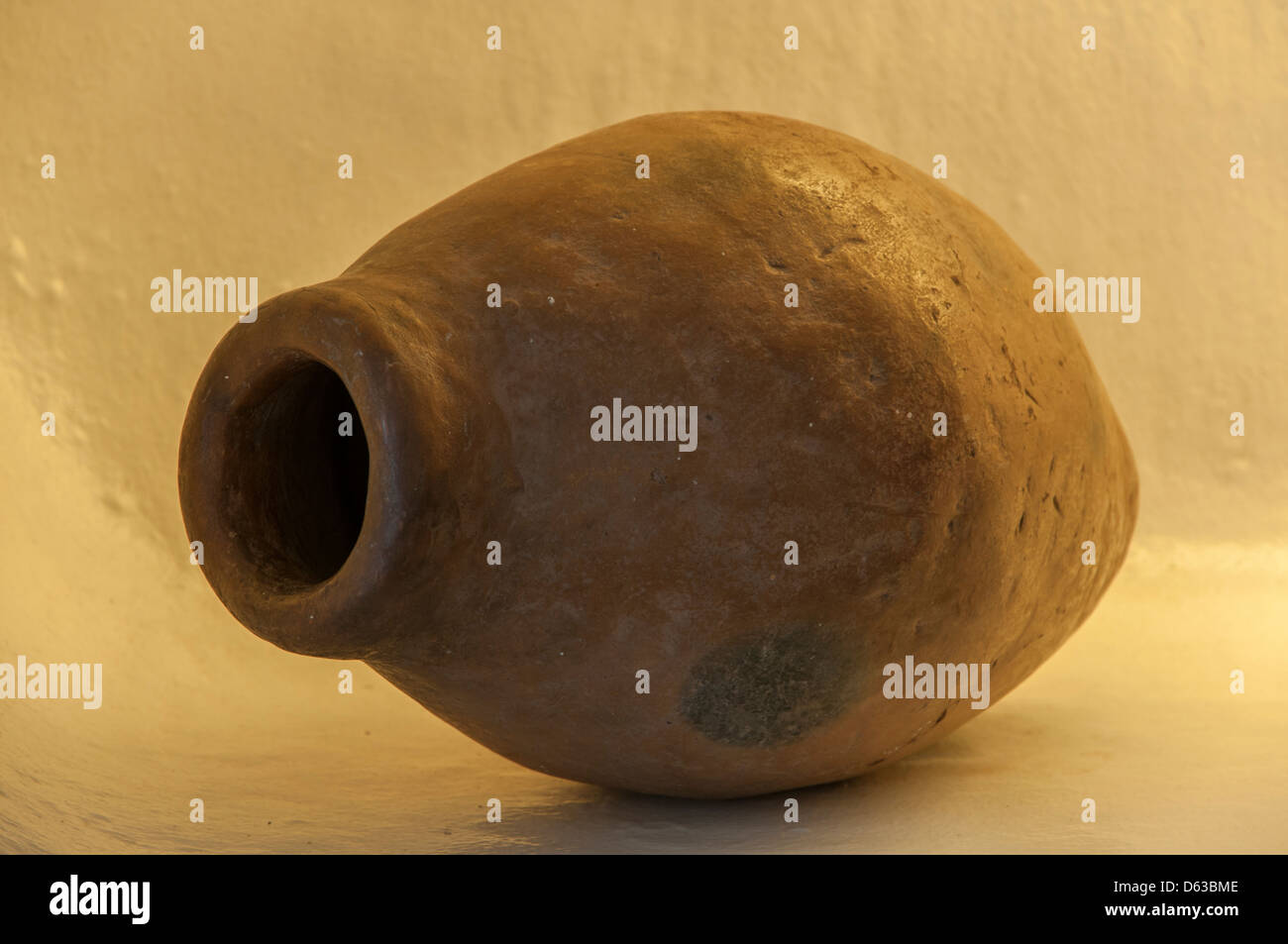 ceramic jug exposed for people to see Stock Photo - Alamy