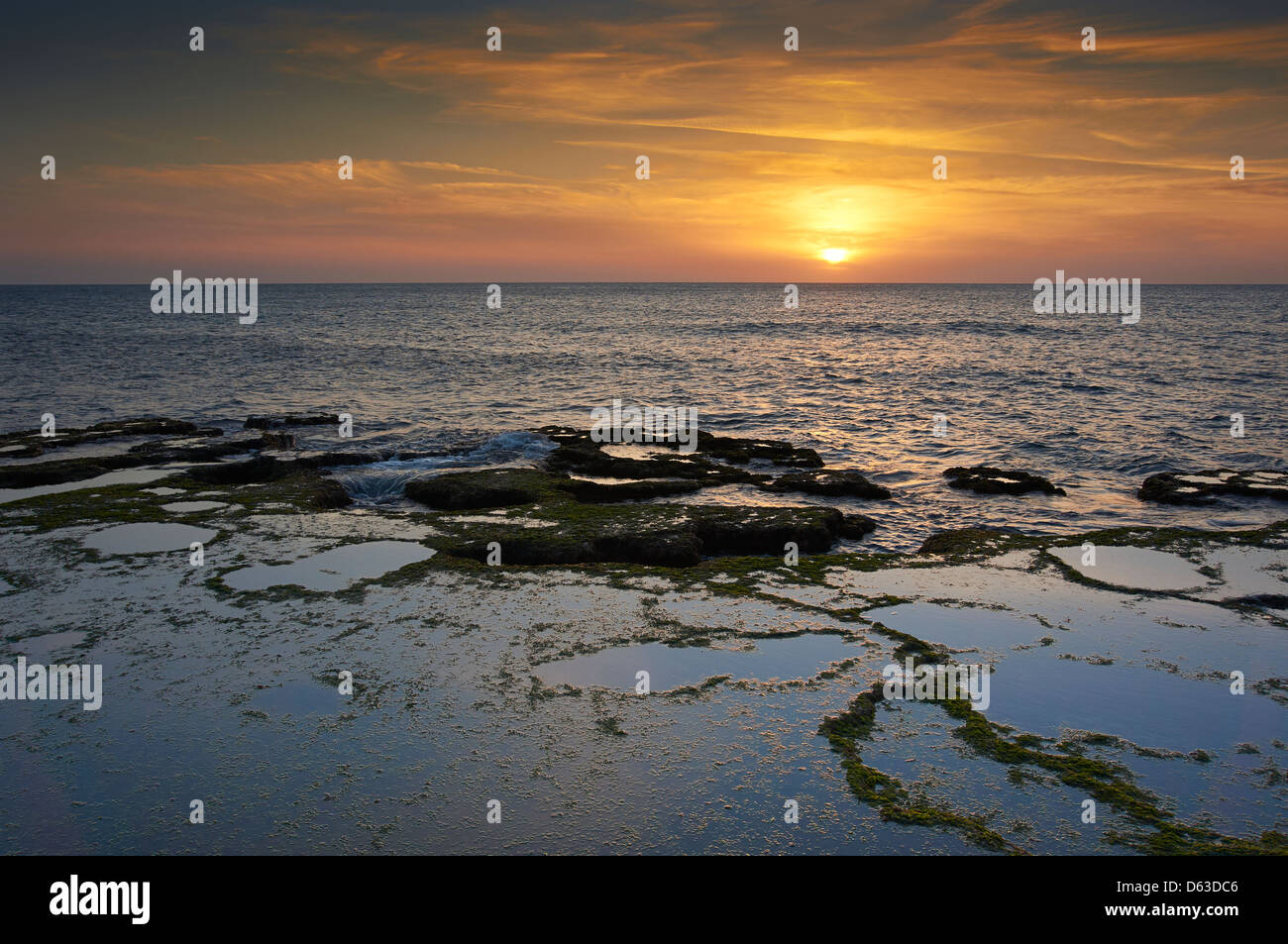 Sunset sea shore hi-res stock photography and images - Alamy