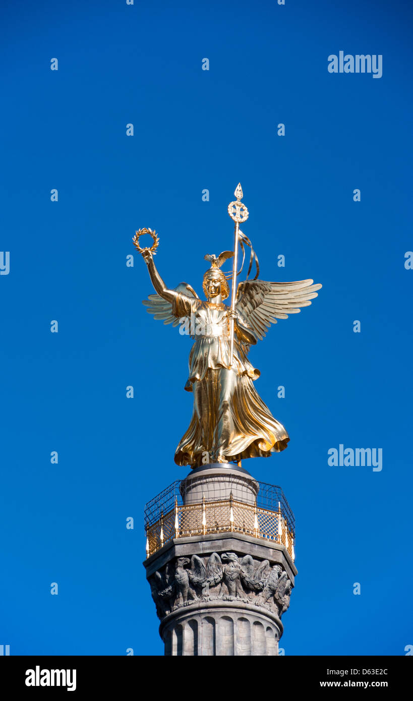 Column with gold statue hi-res stock photography and images - Alamy