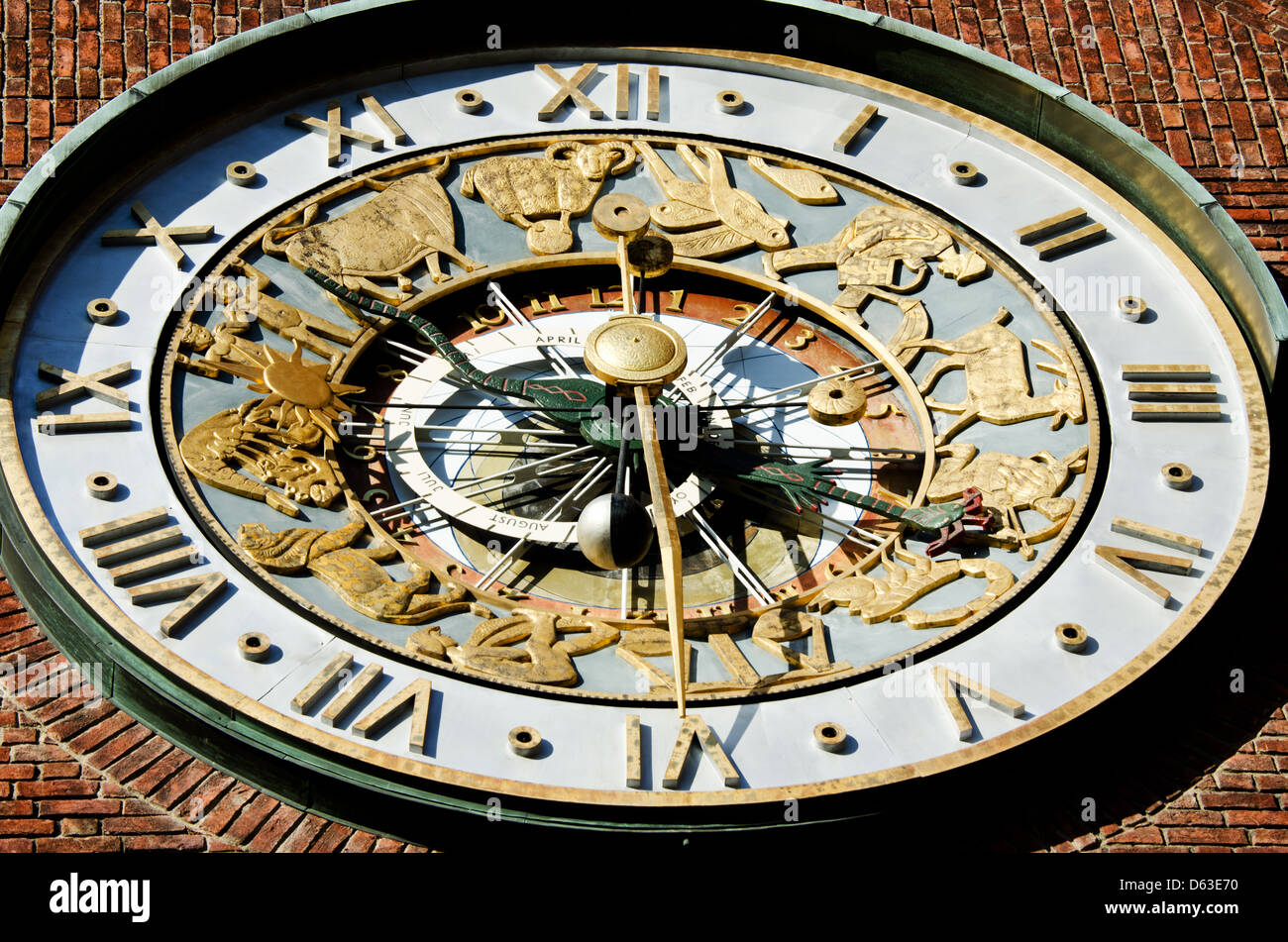 Clock at the city hall hi-res stock photography and images - Alamy