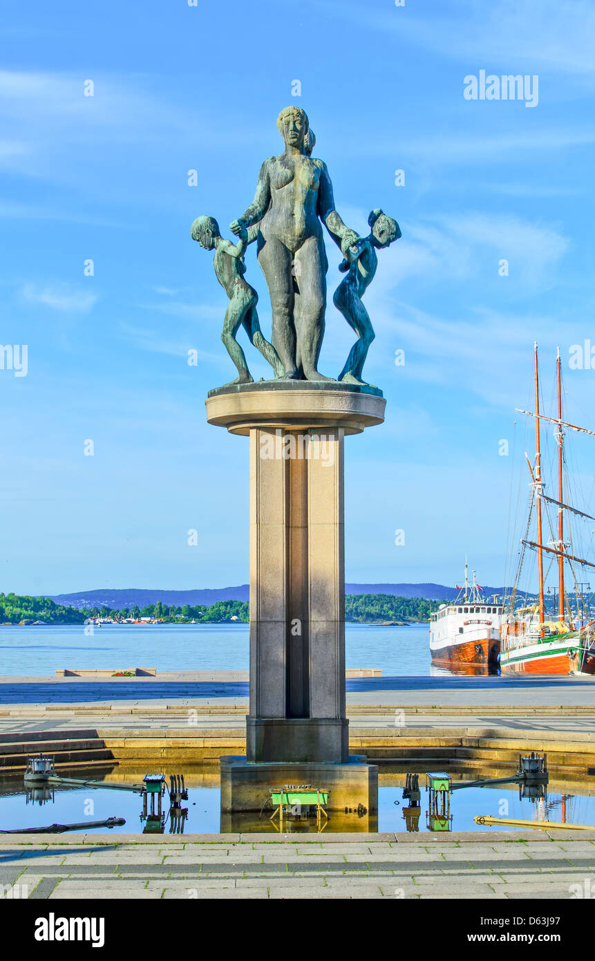 Townhall on city square hi-res stock photography and images - Alamy