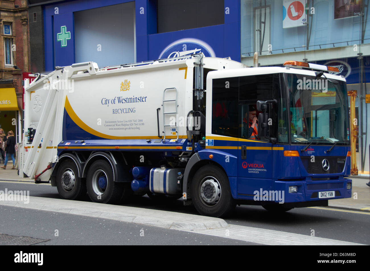 London rubbish collection truck hi-res stock photography and images - Alamy