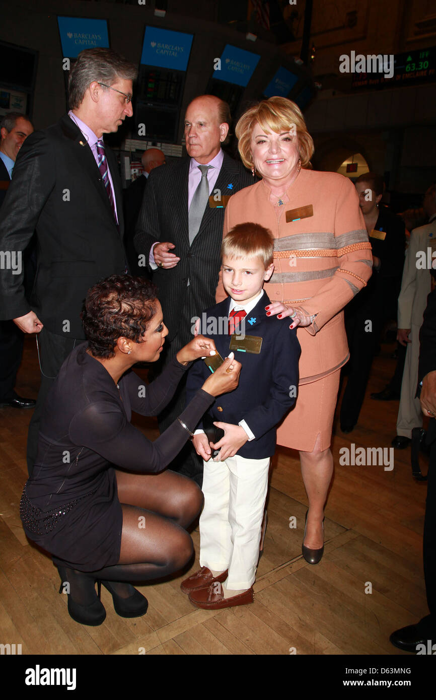Bob Wright, Suzanne Wright, Mattias Hildebrand and Toni Braxton Autism ...