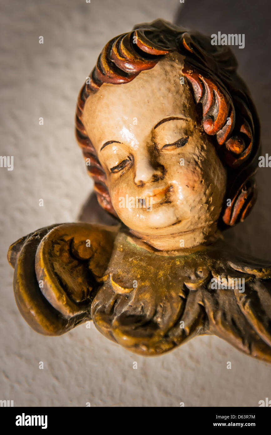 Angel wood carving hi-res stock photography and images - Alamy