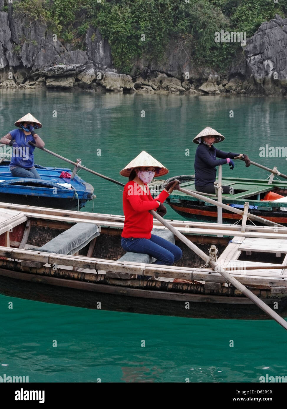 Boats waiting for tourists visiting the Vung Vieng floating village ...