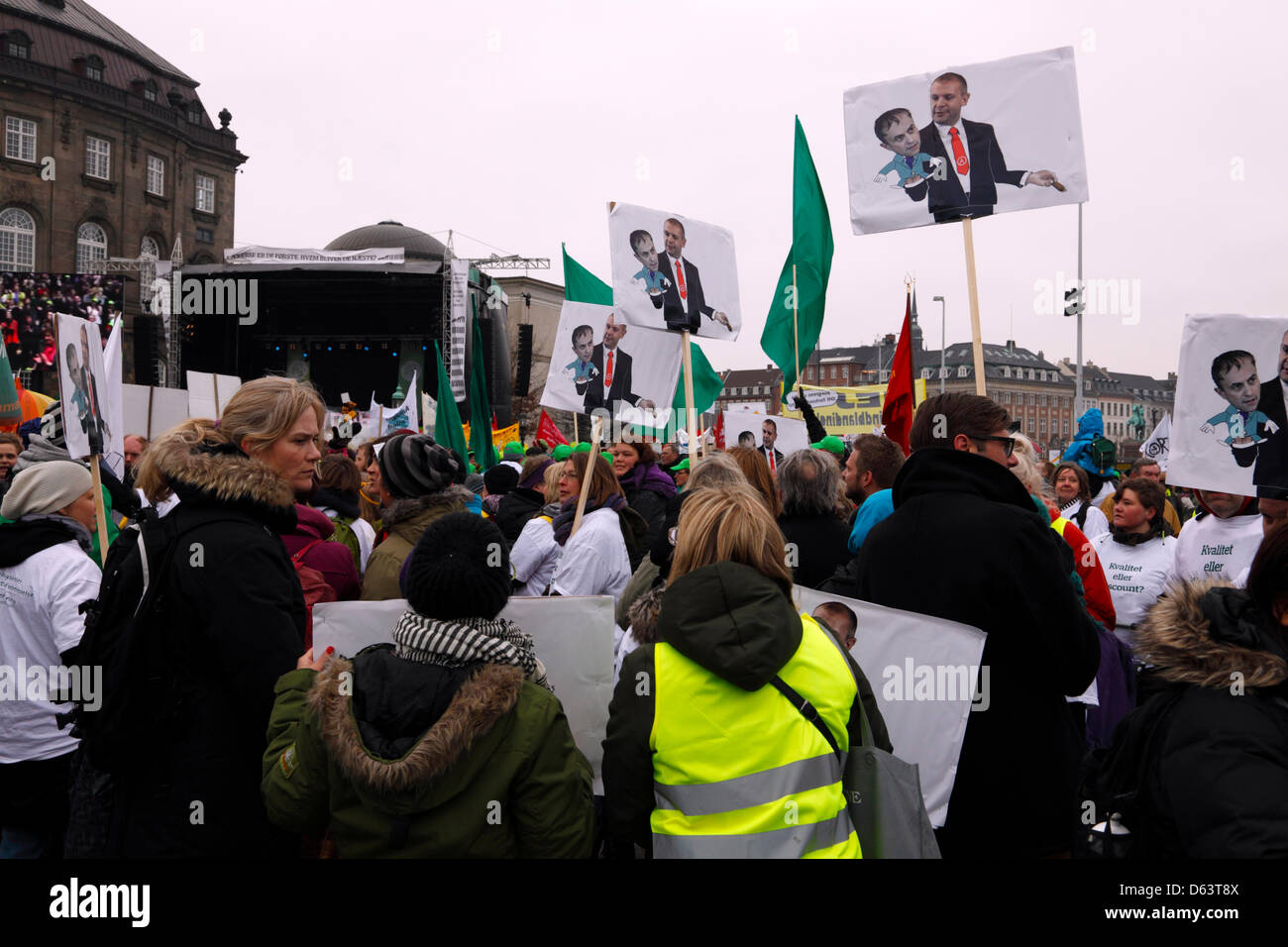 Puppet government hi-res stock photography and images - Alamy