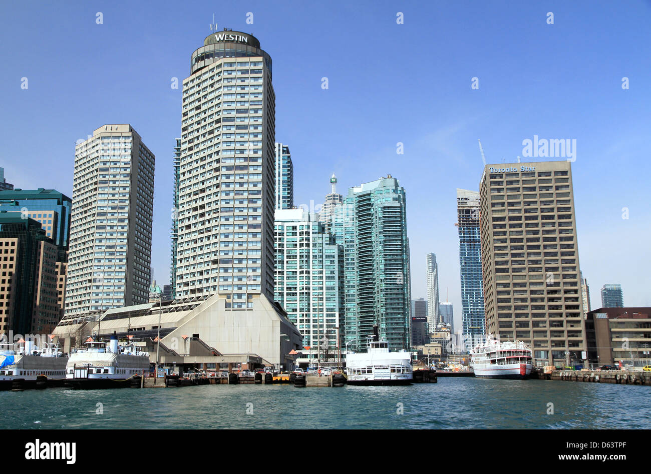 Toronto water blue sky ferry skyline hi-res stock photography and ...