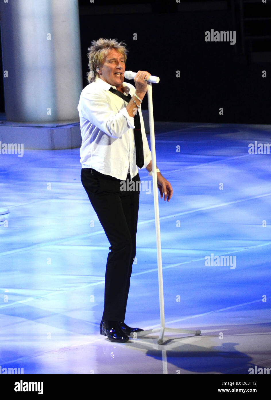 Rod Stewart performing live on his 'Heart and Soul' tour at Madison ...