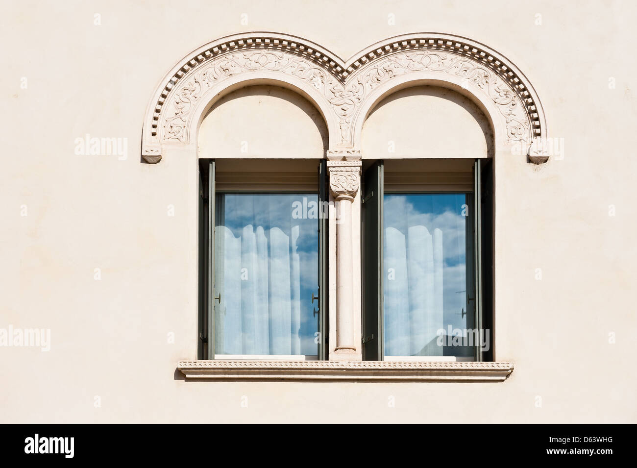 Venetian curtain hi-res stock photography and images - Alamy